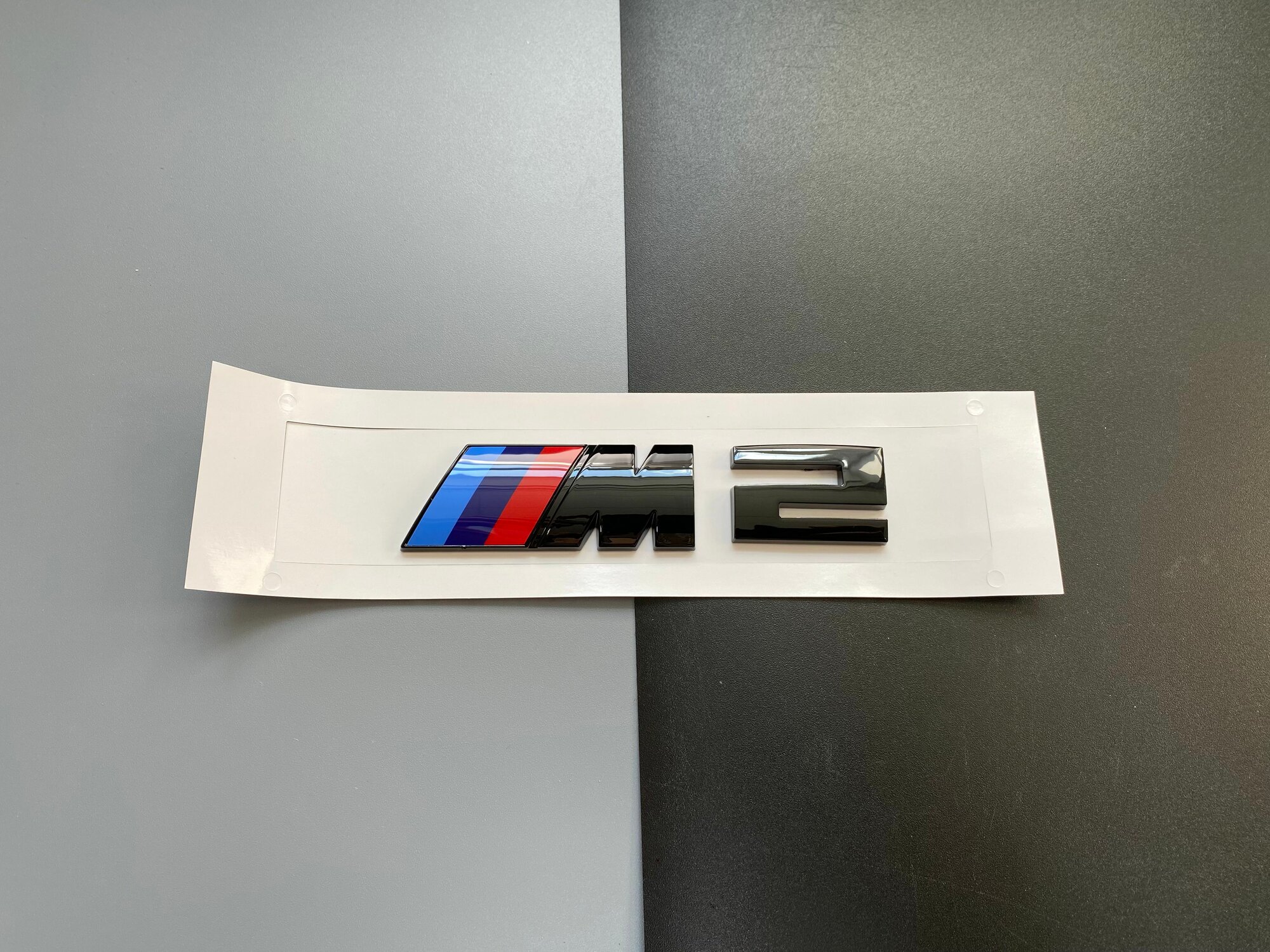 M2 надпись эмблема БМВ/ буква M2 на багажник шильдик BMW черный