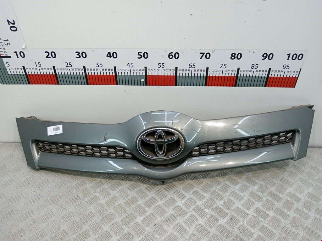 Решетка радиатора Toyota Corolla Verso 2 531120F020 арт. 2228298