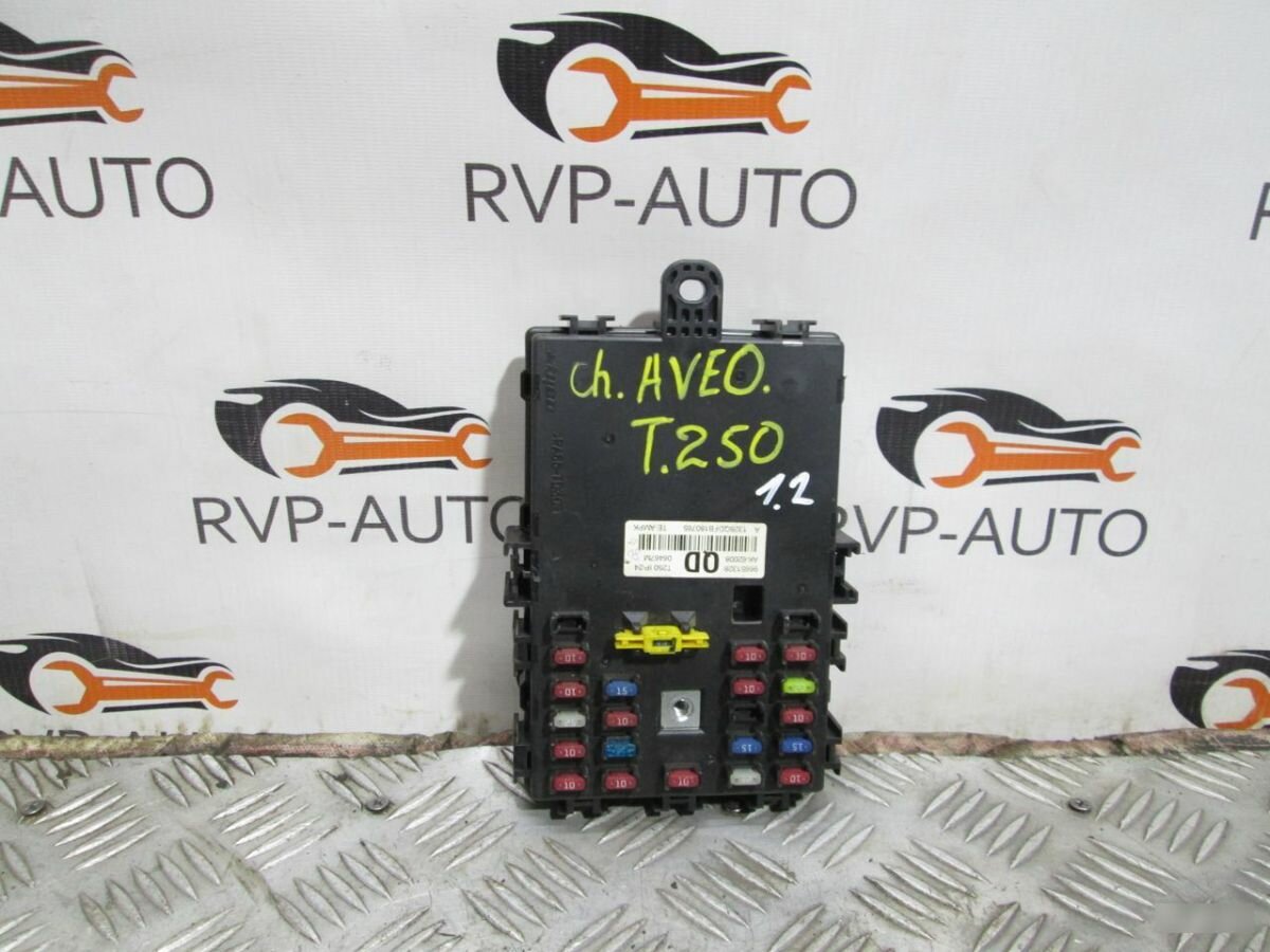 Блок предохранителей салона Chevrolet Aveo T250 96651328