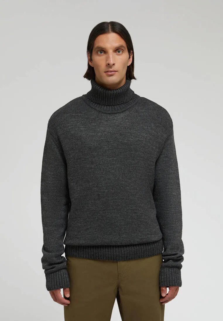 Свитер трикотажный