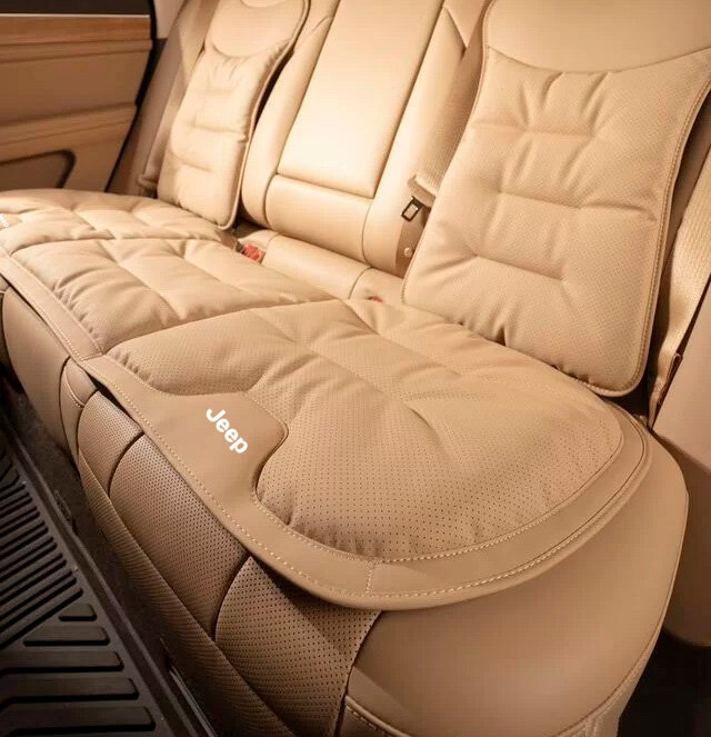Накидка на сиденье заднего ряда с перфорацией в автомобиль Jeep