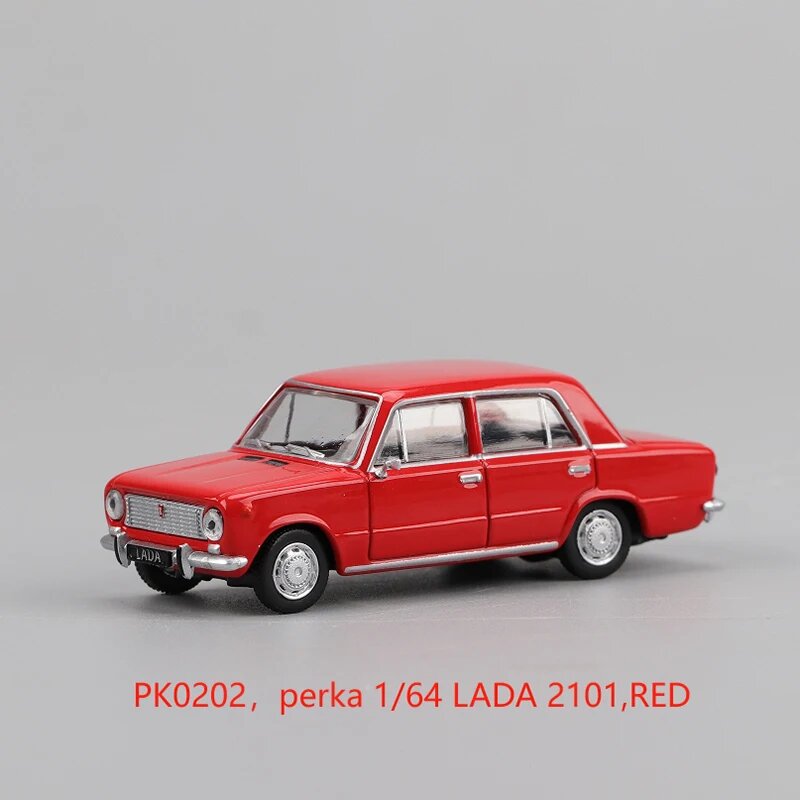 Модель автомобиля HYINUO Lada 2101 1:64, белый, красный