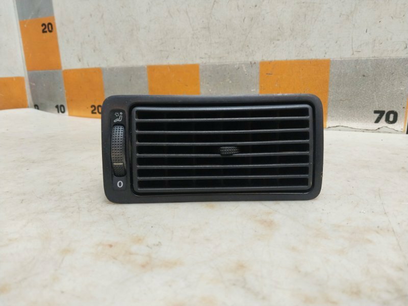 Б/У Дефлектор воздушный Volkswagen Golf 2001 4, 1J1 Прав. 452570 VAG арт. 1J1819704C