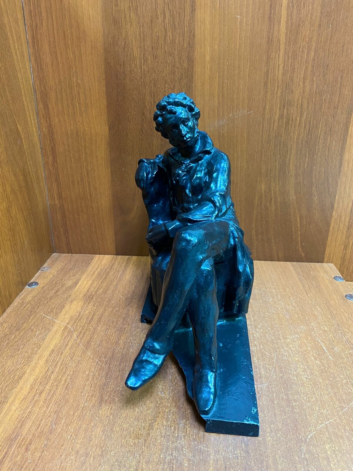 Силуминовая Скульптура "Пушкин в кресле" СССР, скульптор Неймарк, высота 26 см, вес 4,1 кг В работу!