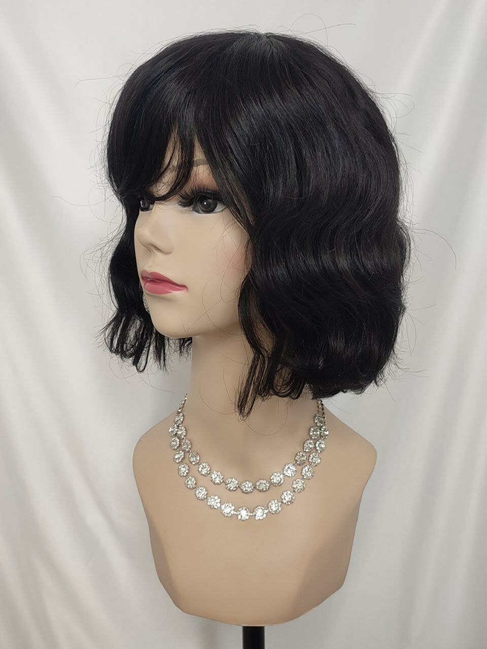 Парик из натуральных волнистых волос, черный, каре, длина 30см