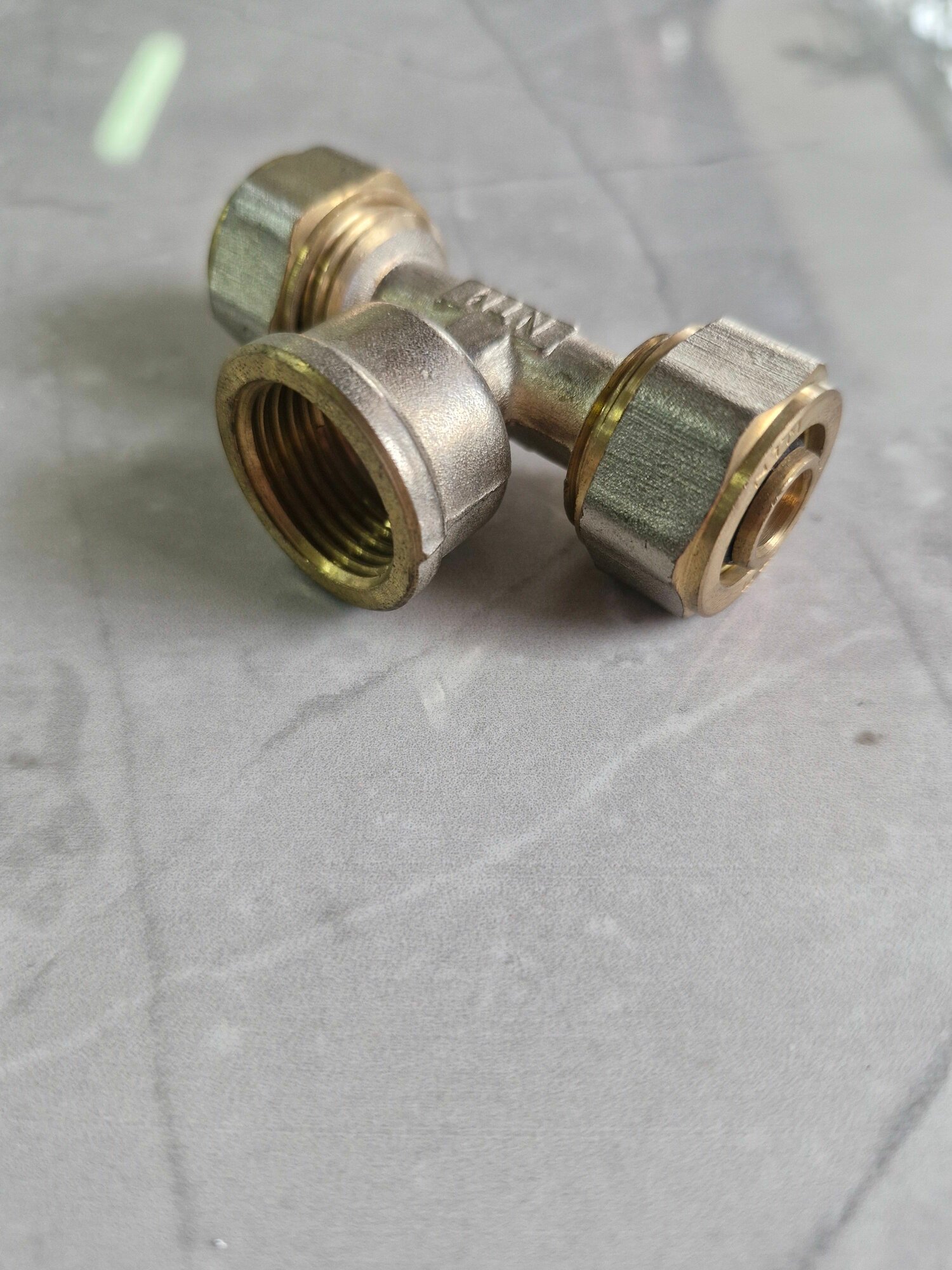 Тройник переходной обжимной цанга 16х1/2" Ц/Г металлопластиковой трубы внутреняя резьба