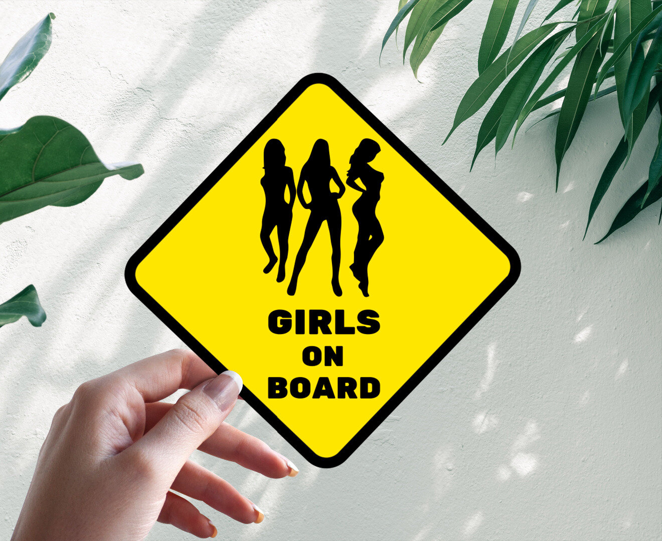 Автомобильная виниловая цветная наклейка Girls on board Девушки в авто, Стикер для окна авто