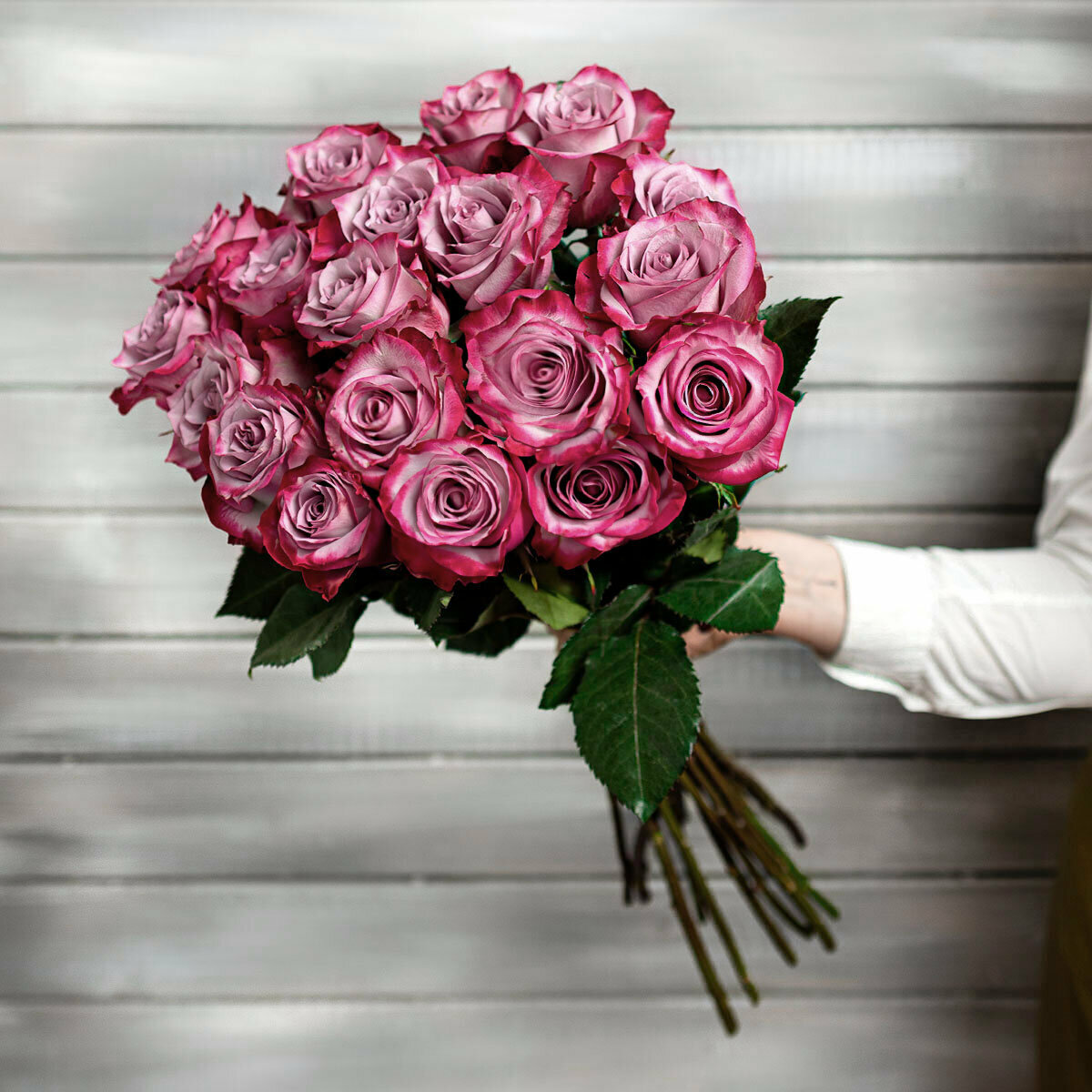 Монобукет Букет Маркет, 19 фиолетовых эквадорских роз, высота 50см