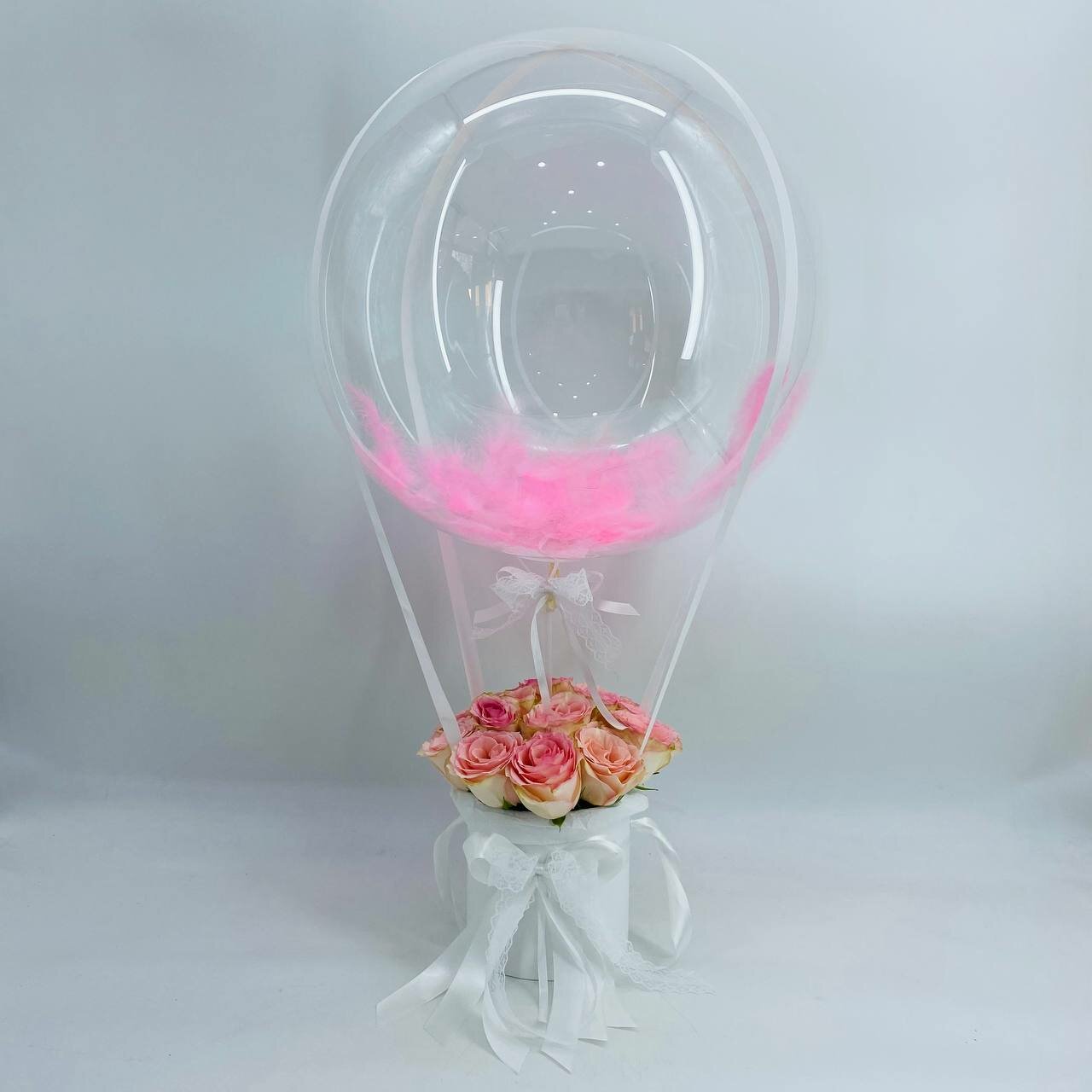 Нежный букет эквадорских роз с шаром баблс. Цветы с шариком на день рождения, юбилей