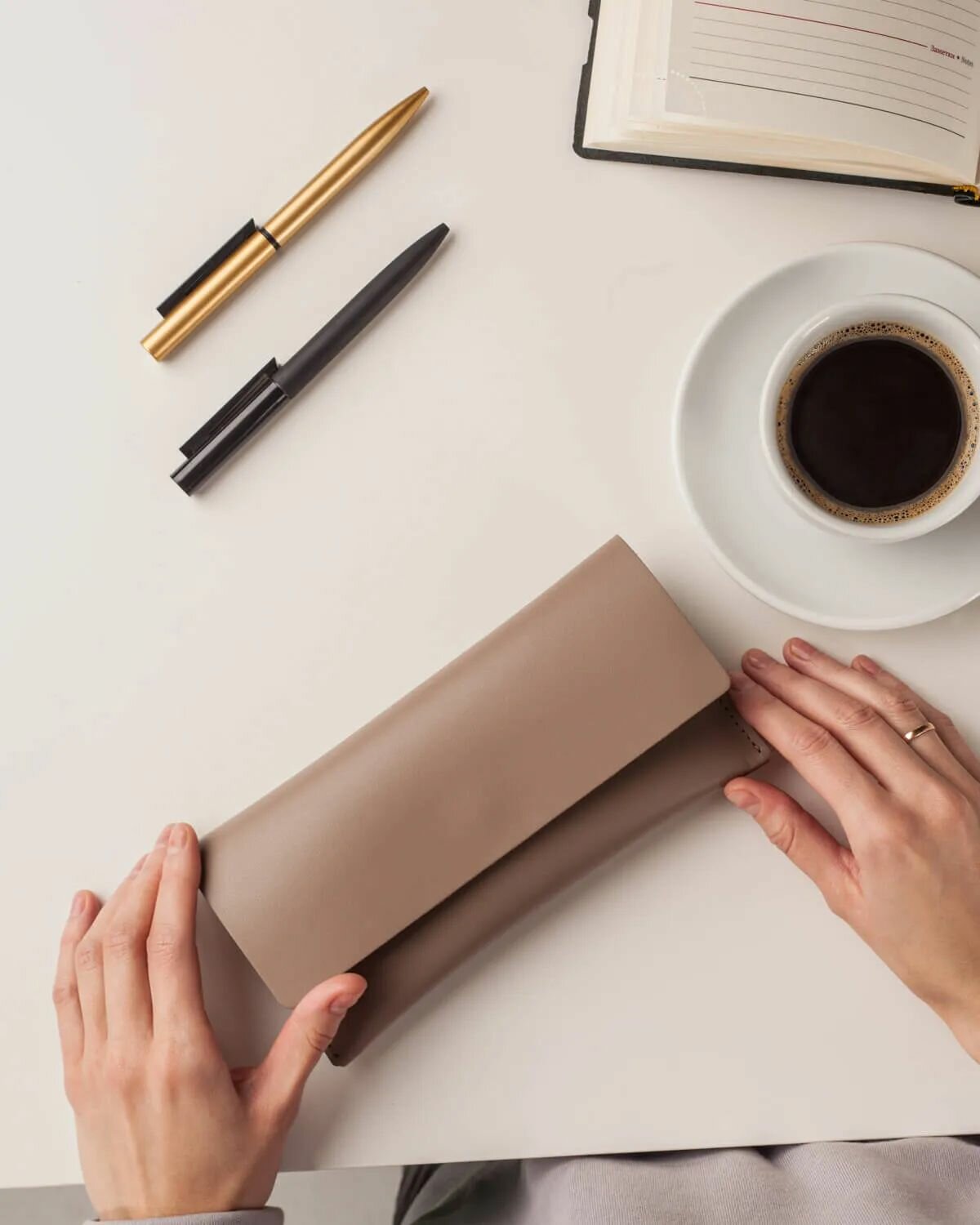 Чехол для очков MONOMOUNT, натуральная кожа, бежевый, магнитная кнопка, 20 см x 10 см