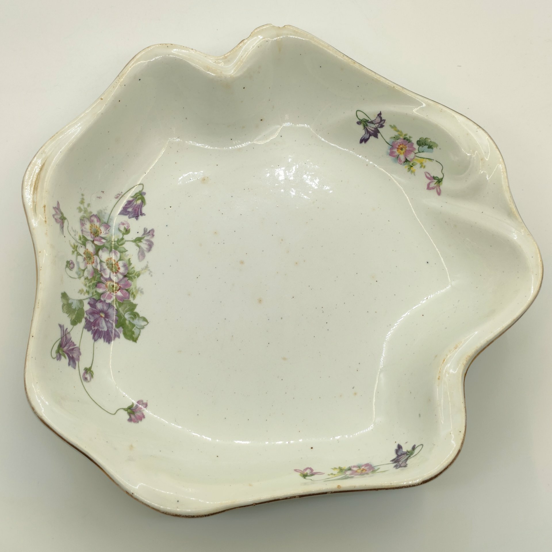 Блюдо сервировочное необычной формы с цветочным декором, фаянс, деколь