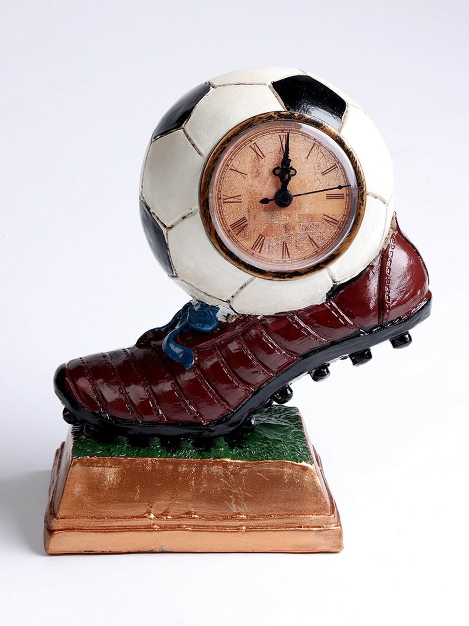 Часы настольные интерьерные «Футбол», на батарейках, 14.3×11.3×21.2 см, d=8 см