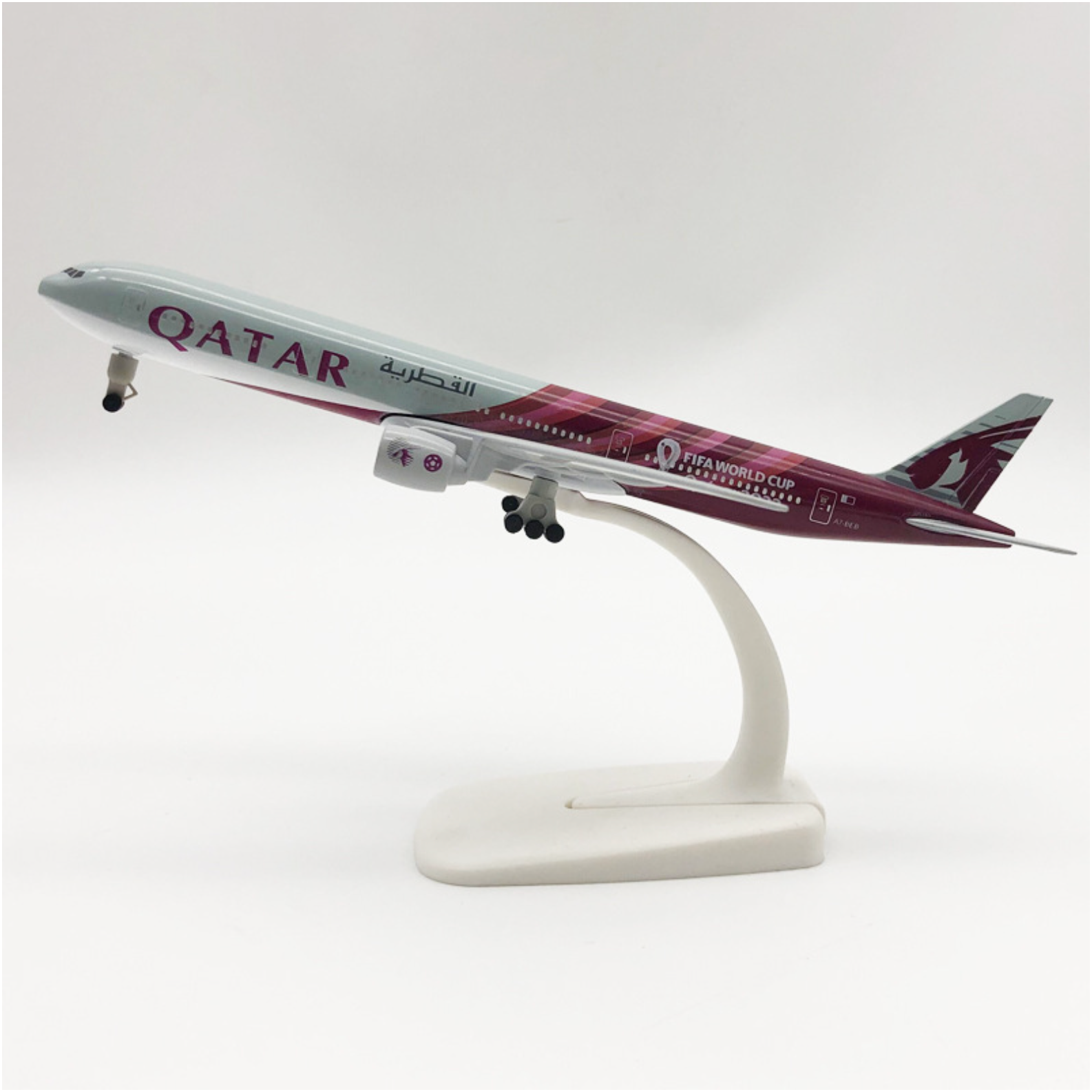 Модель самолета Qatar Airways Boeing 777, металл, 20см, 1:200