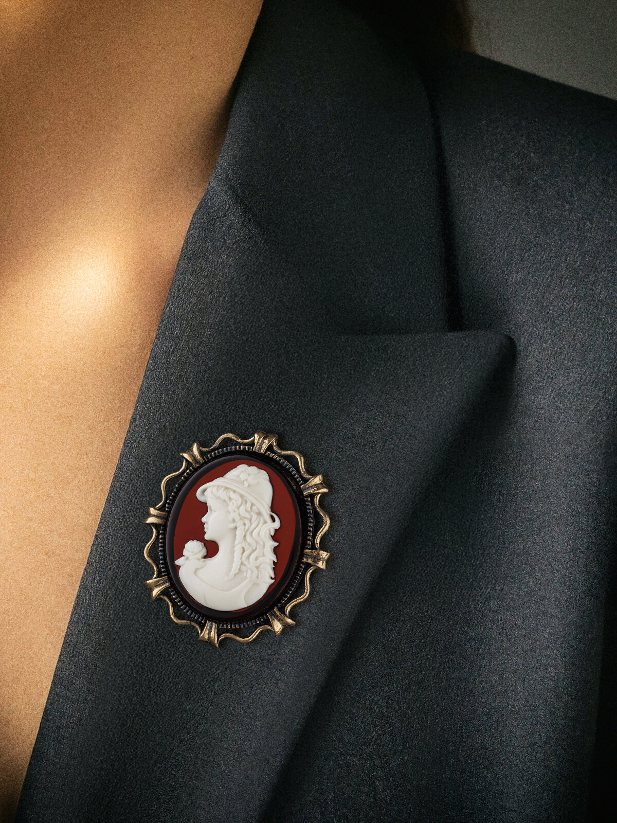 Брошь, искусственный камень