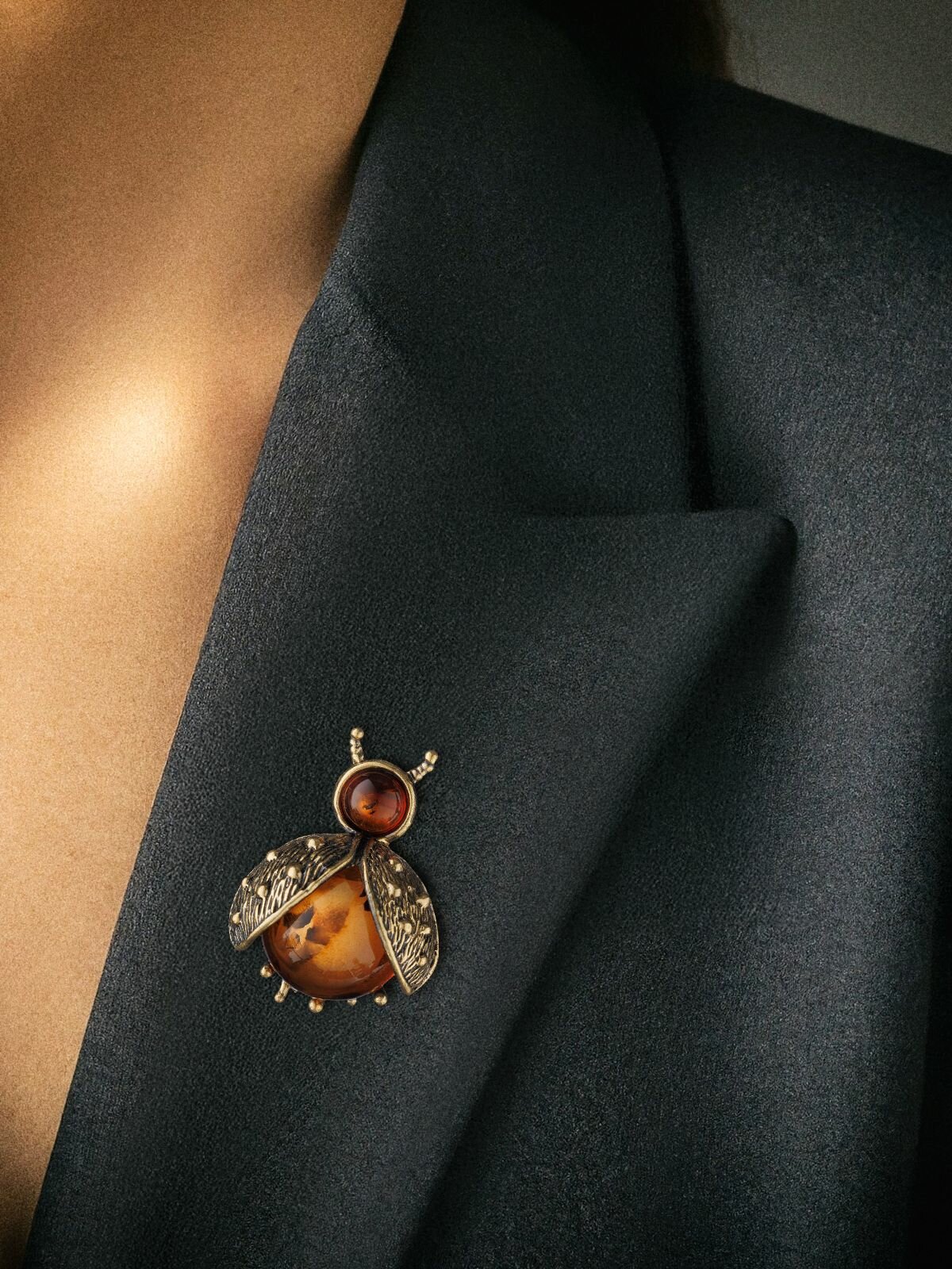 Брошь, искусственный камень