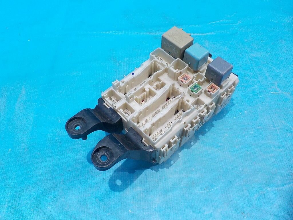 Блок предохранителей салона TOYOTA Corolla E15 2006-2013 8273012390 - Б/У