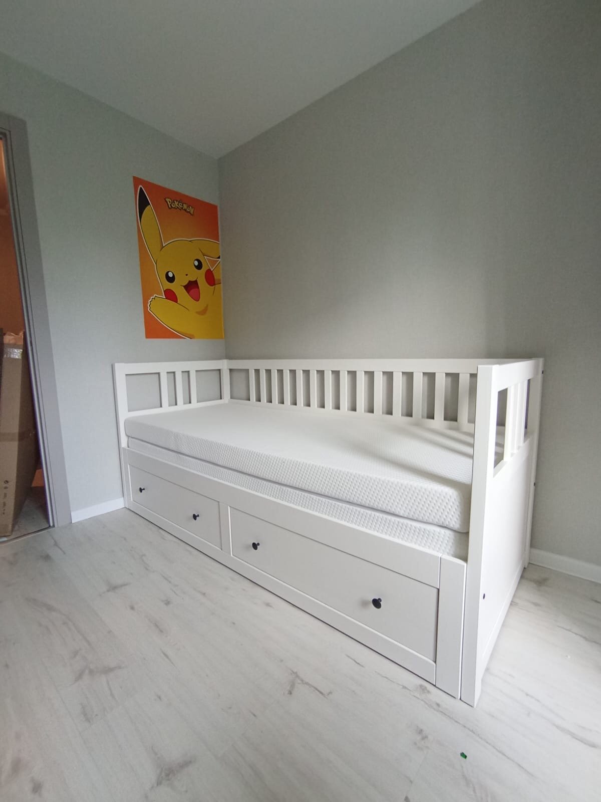 Раздвижная кровать икеа "Кымор", с двойным матрасом, массив сосны, белая, 80 см х 160 см