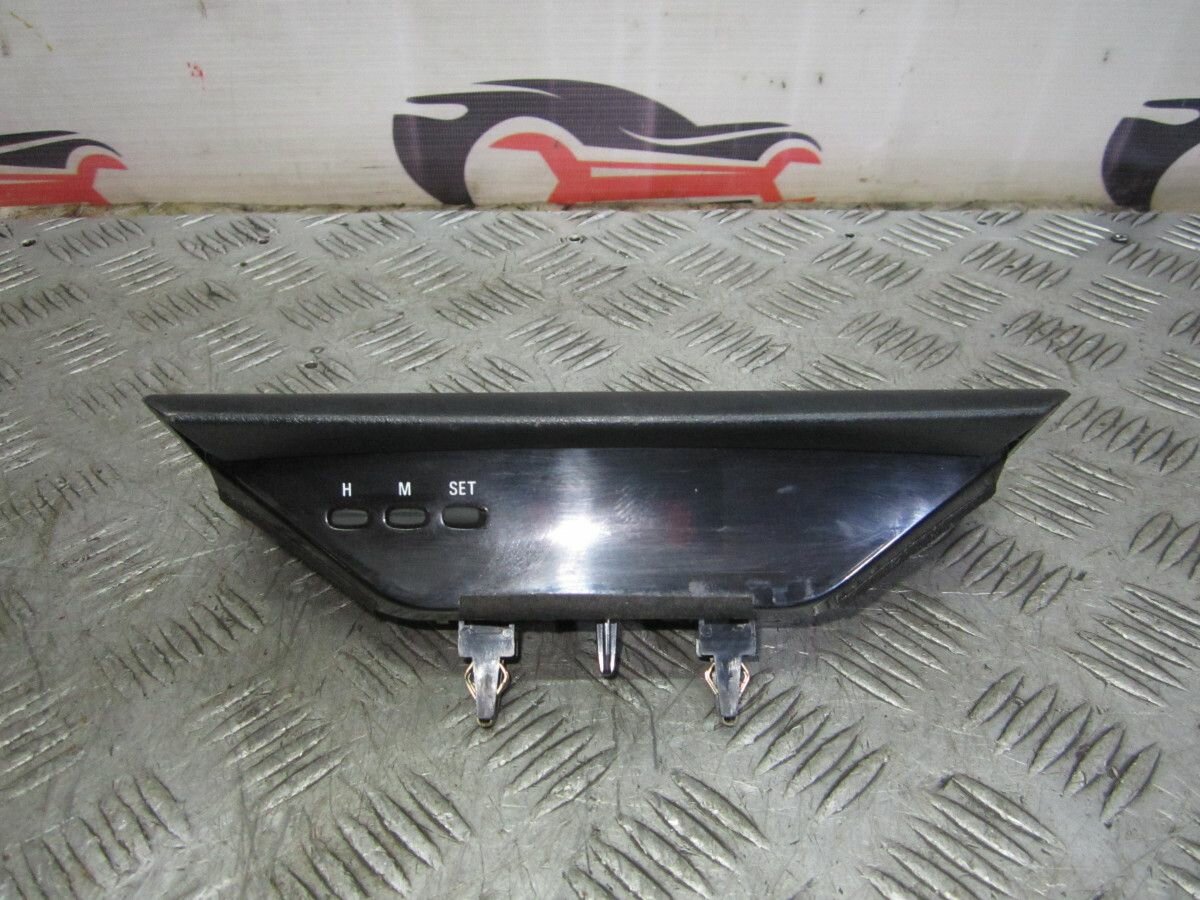 Часы электронные Mitsubishi Galant 8 1997-2003 MR216461