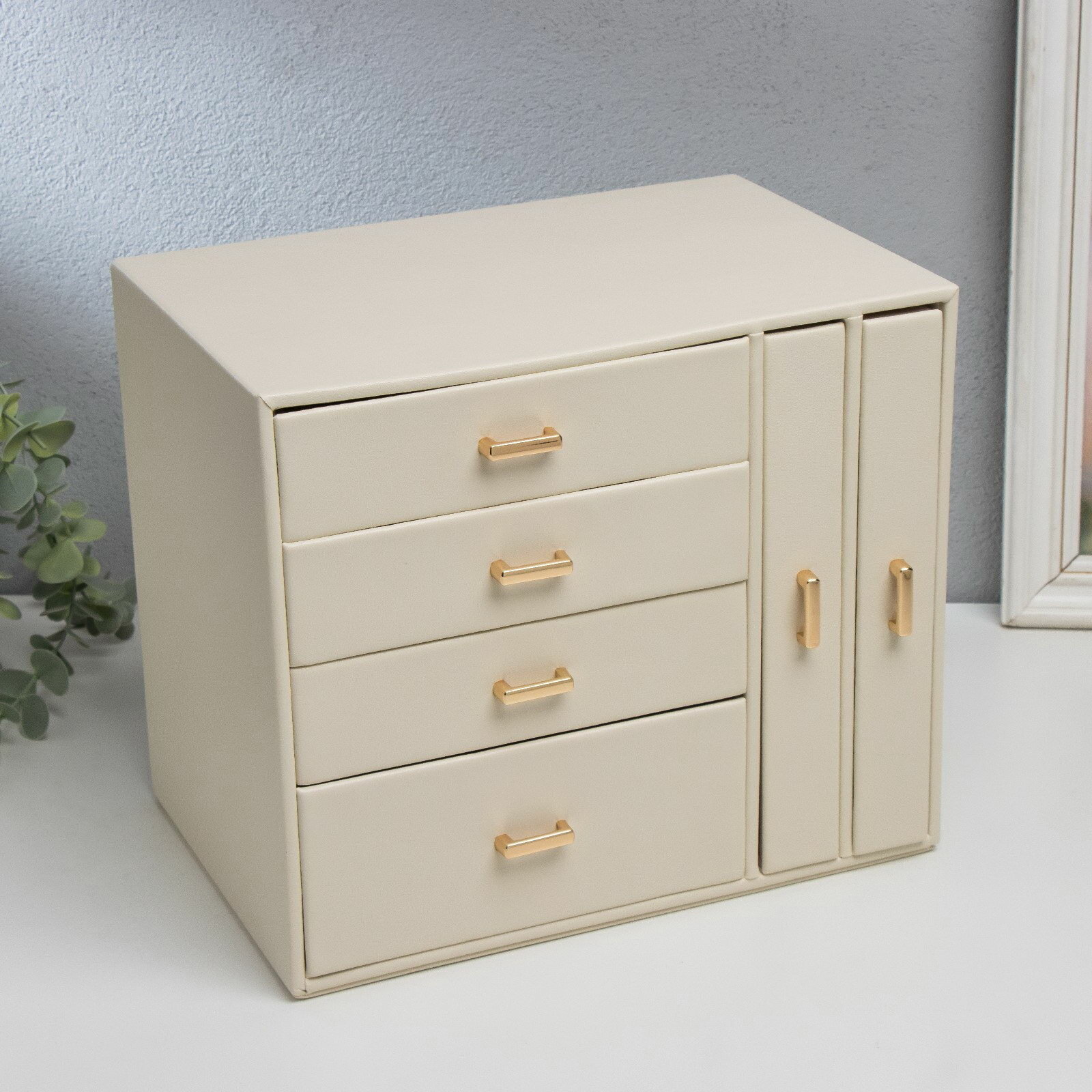 Шкатулка для украшений "Комод с золотистыми ручками", искусственная кожа, белая, 16.3x18x22.5 см