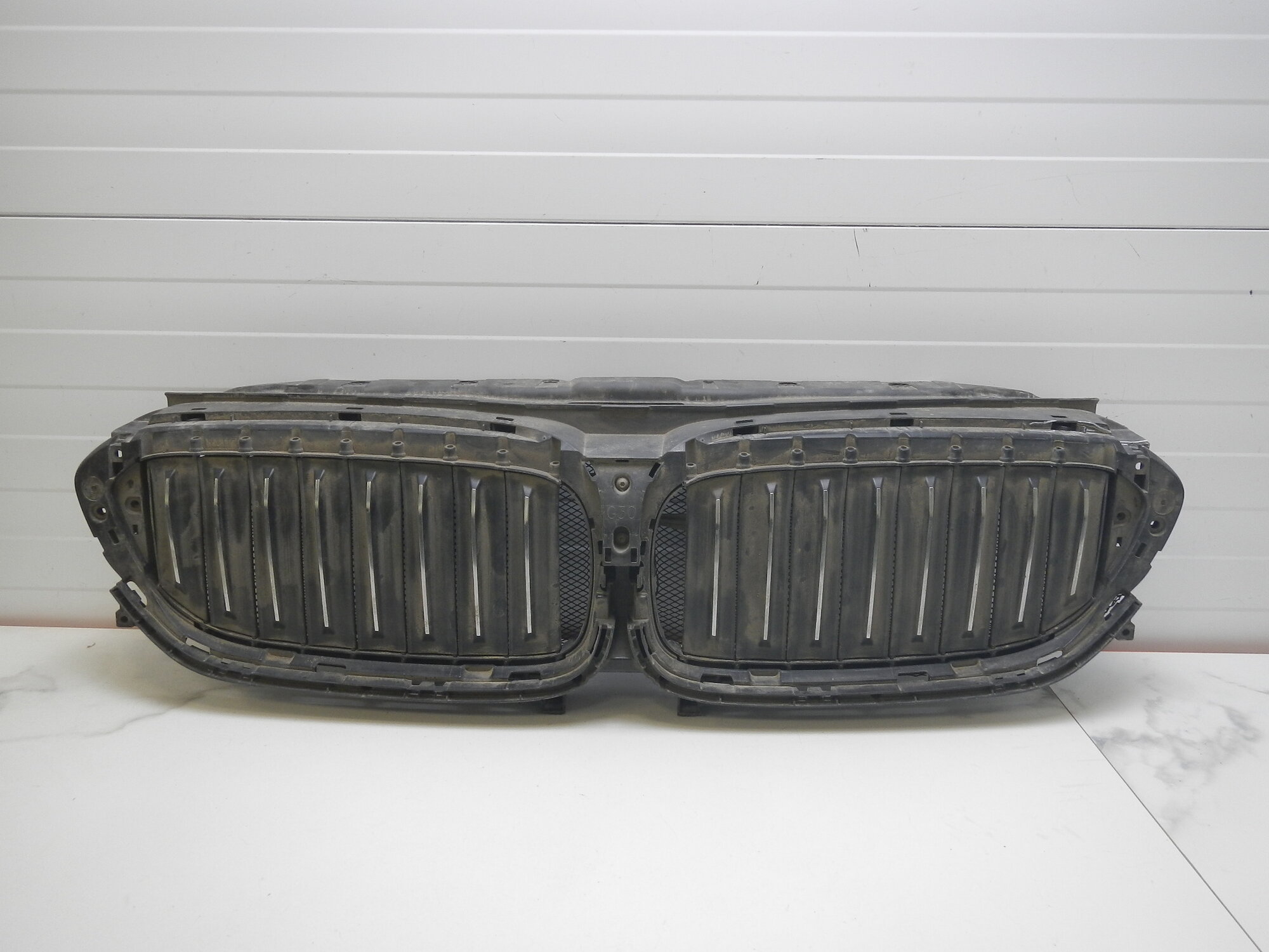 Б/У Решетка радиатора, BMW (БМВ)-5 (G30) (16-) BMW 5 (G30) (16-) Трещина. 620449 BMW арт. 5113187156