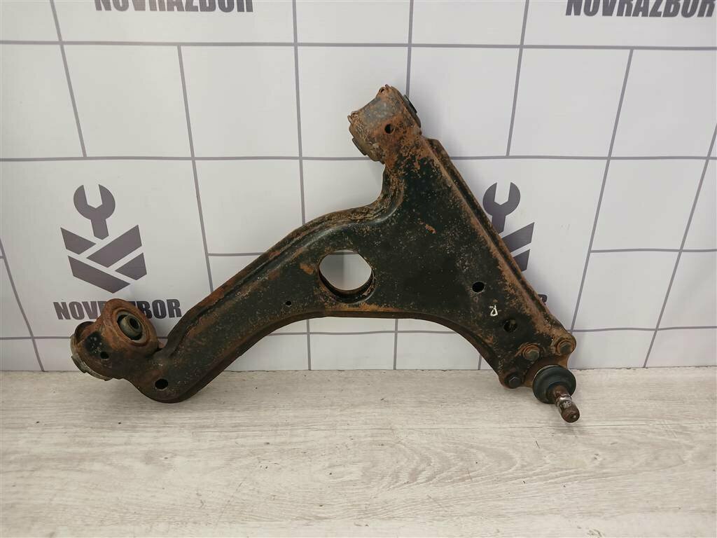 Рычаг передний правый Opel Astra H / Family 2004 >
