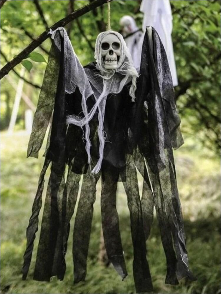 Хэллоуинские украшения: страшные подвесные скелеты и призраки для украшения дома