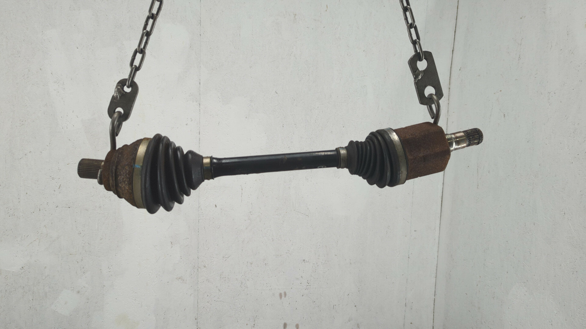 Полуось (вал, шрус) левая передняя Volkswagen Jetta 6 Б/У