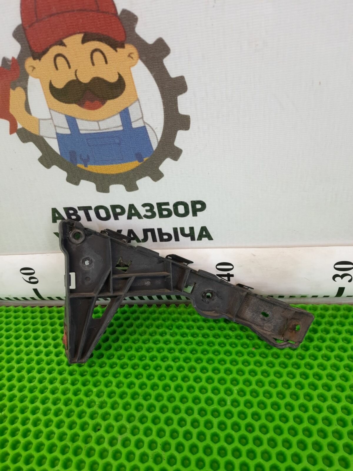 Кронштейн (крепление) бампера задний Opel Astra 331883181