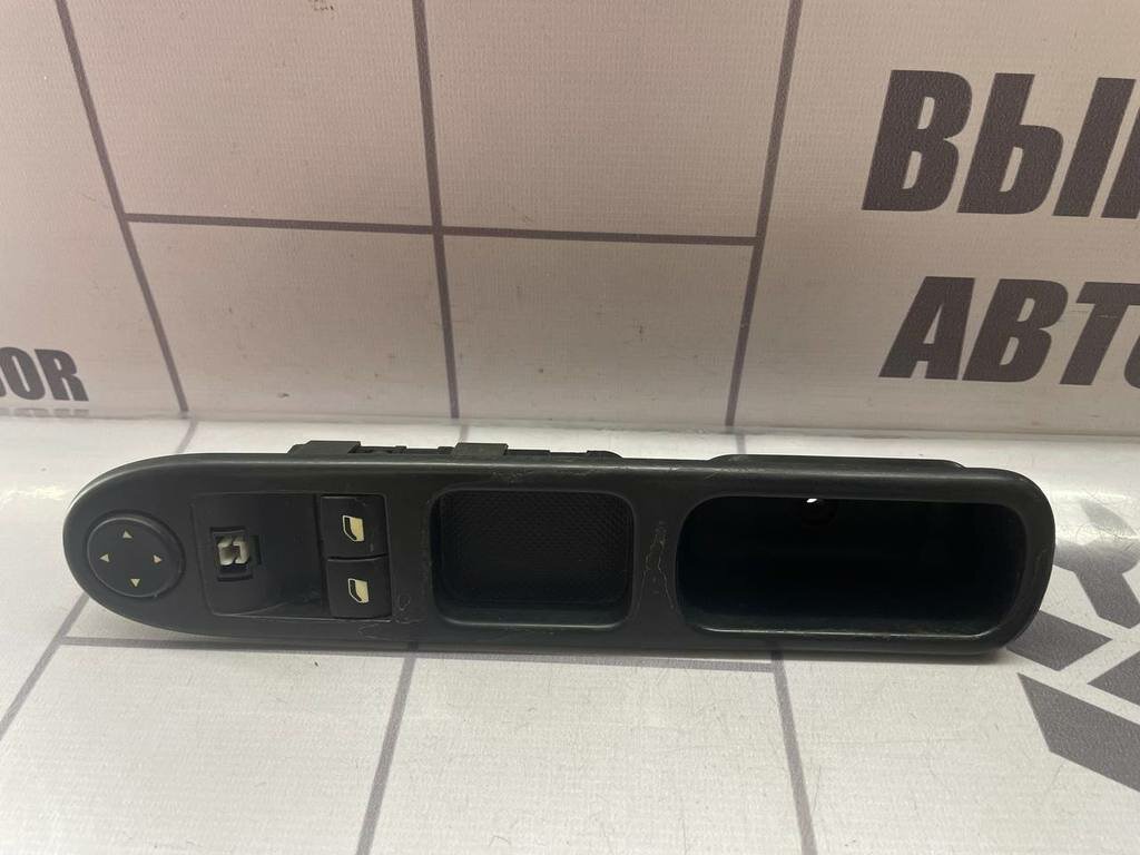 Блок управления стеклоподъемниками Peugeot 307 2001-2008