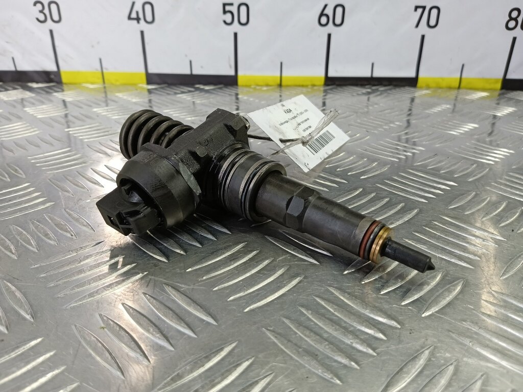Форсунка топливная Б/У для Volkswagen Transporter T5 (2003—2009) 038130073BN