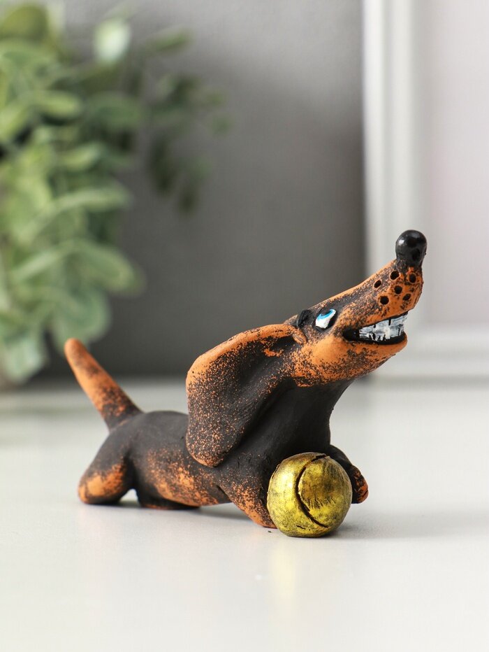 Фигура "Такса с мячом" 4.5х9х4.3 см