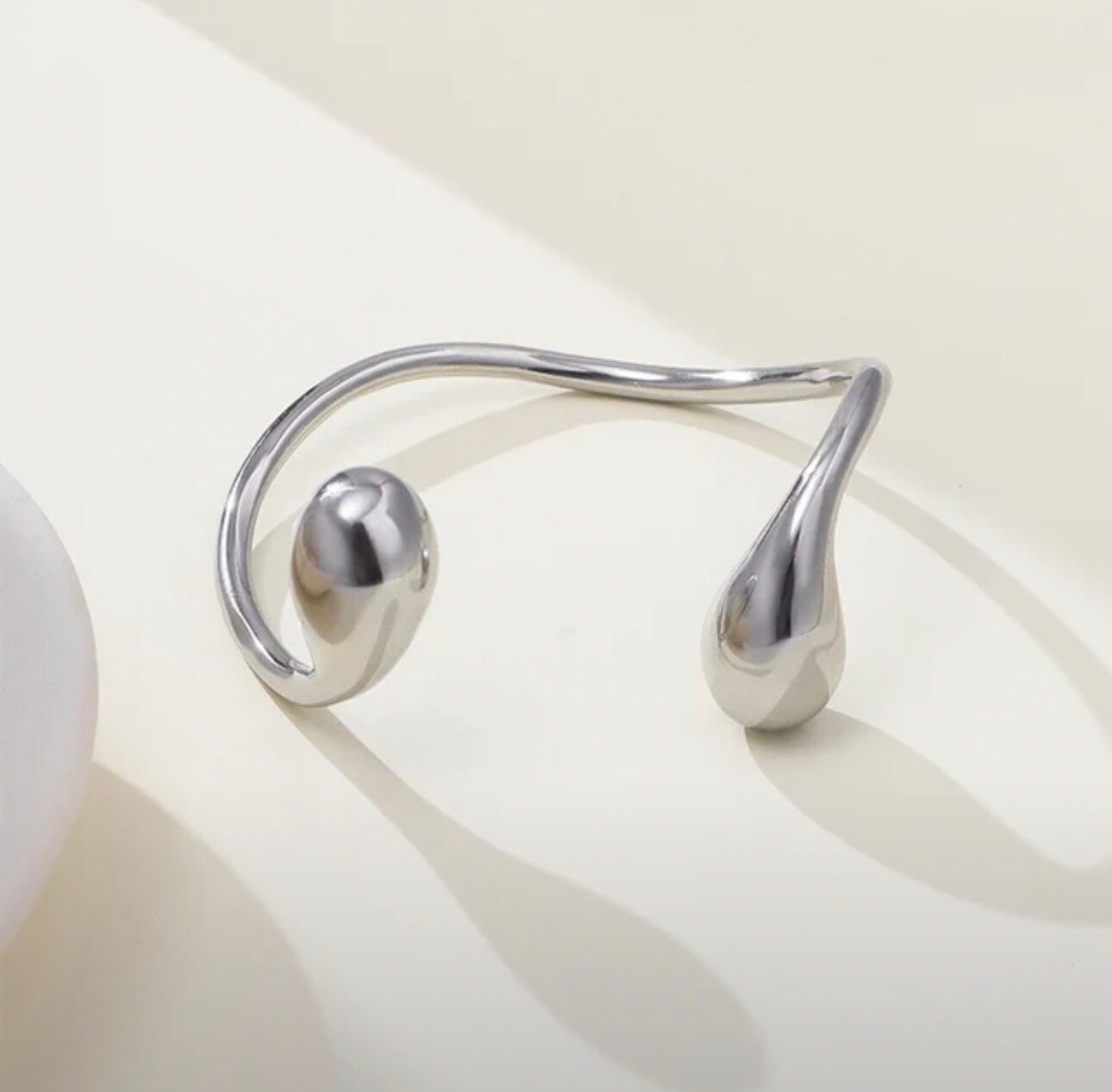 Незамкнутый браслет