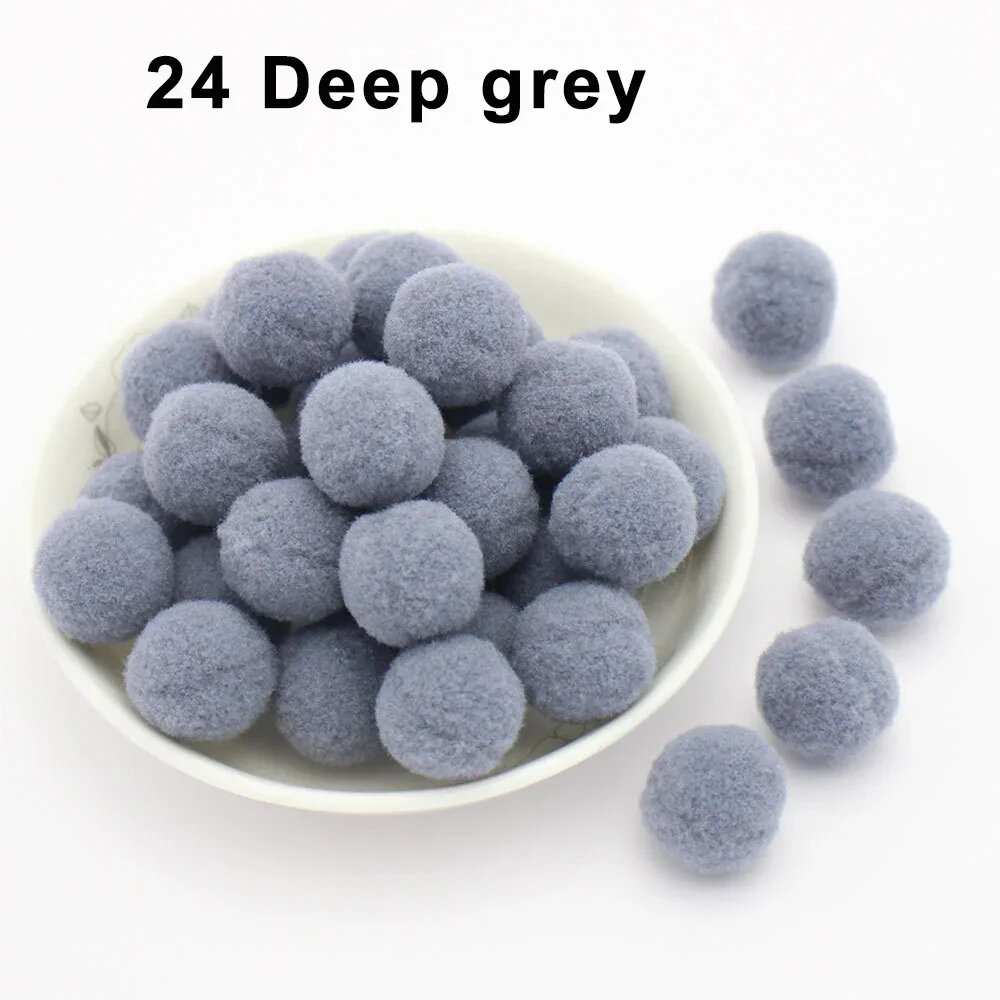 Серые меховые помпоны 10 мм, 200 шт (24 deep grey)