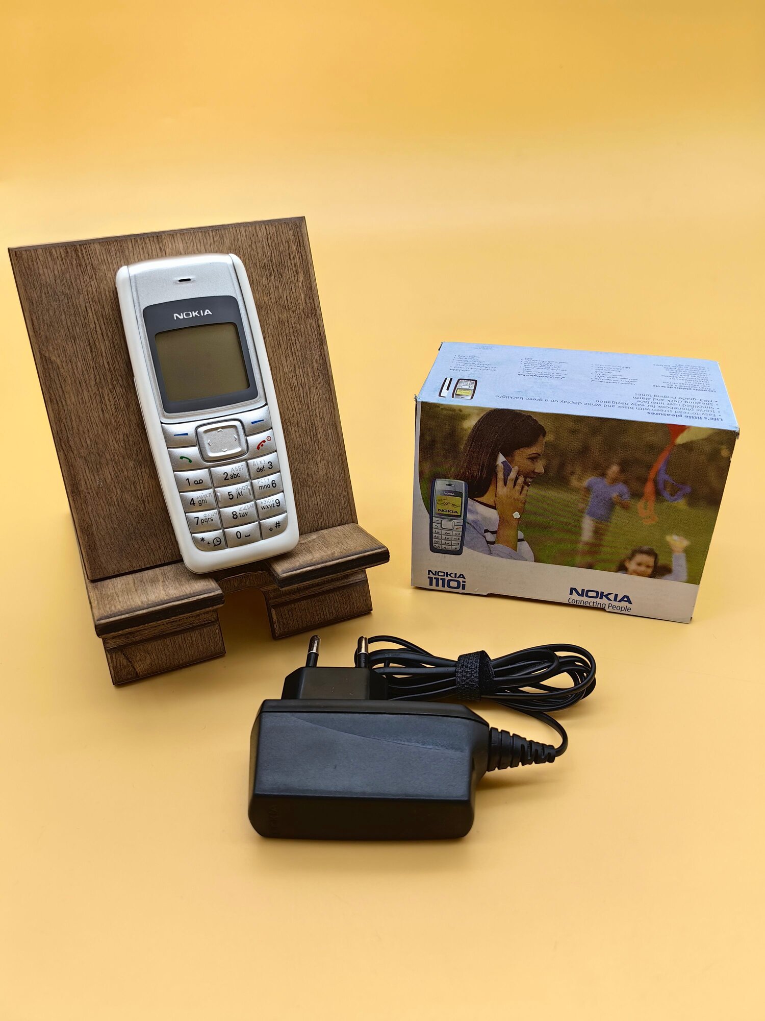 Мобильный раритетный кнопочный телефон Nokia 1110i, Белый, ретро