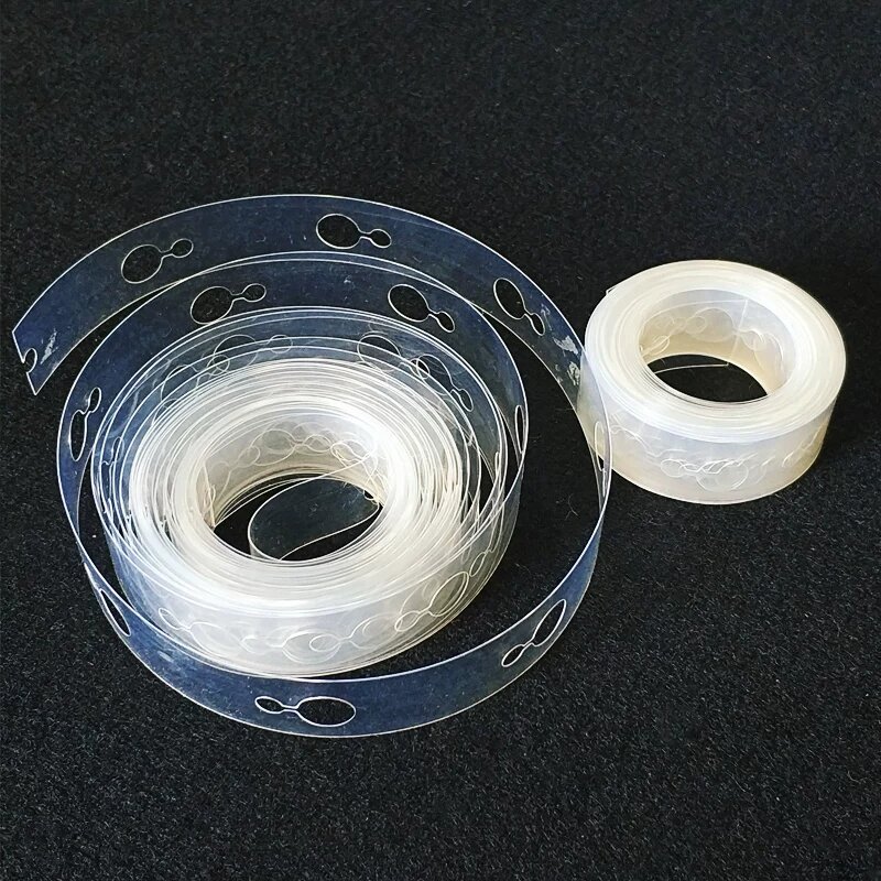 Декорация свадебного зала, креативная цепочка из прозрачных нерегулярных шаров, свадебная арка из шаров