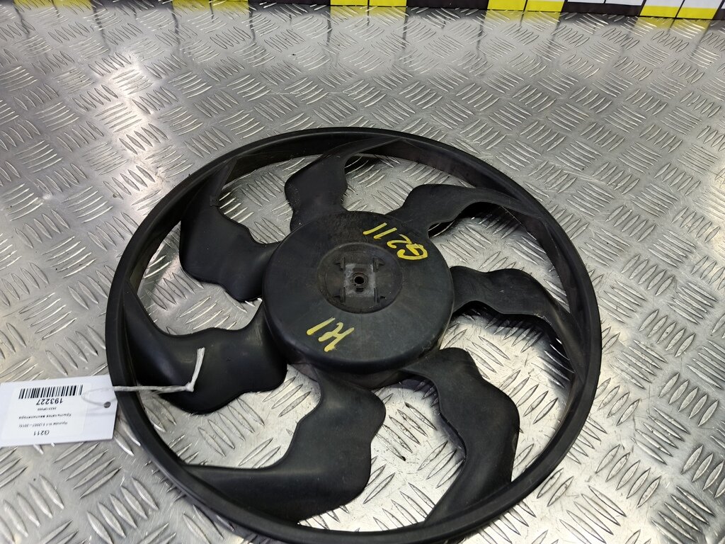 Крыльчатка вентилятора Б/У для Hyundai Grand Starex I (2007—2015) 252313F000