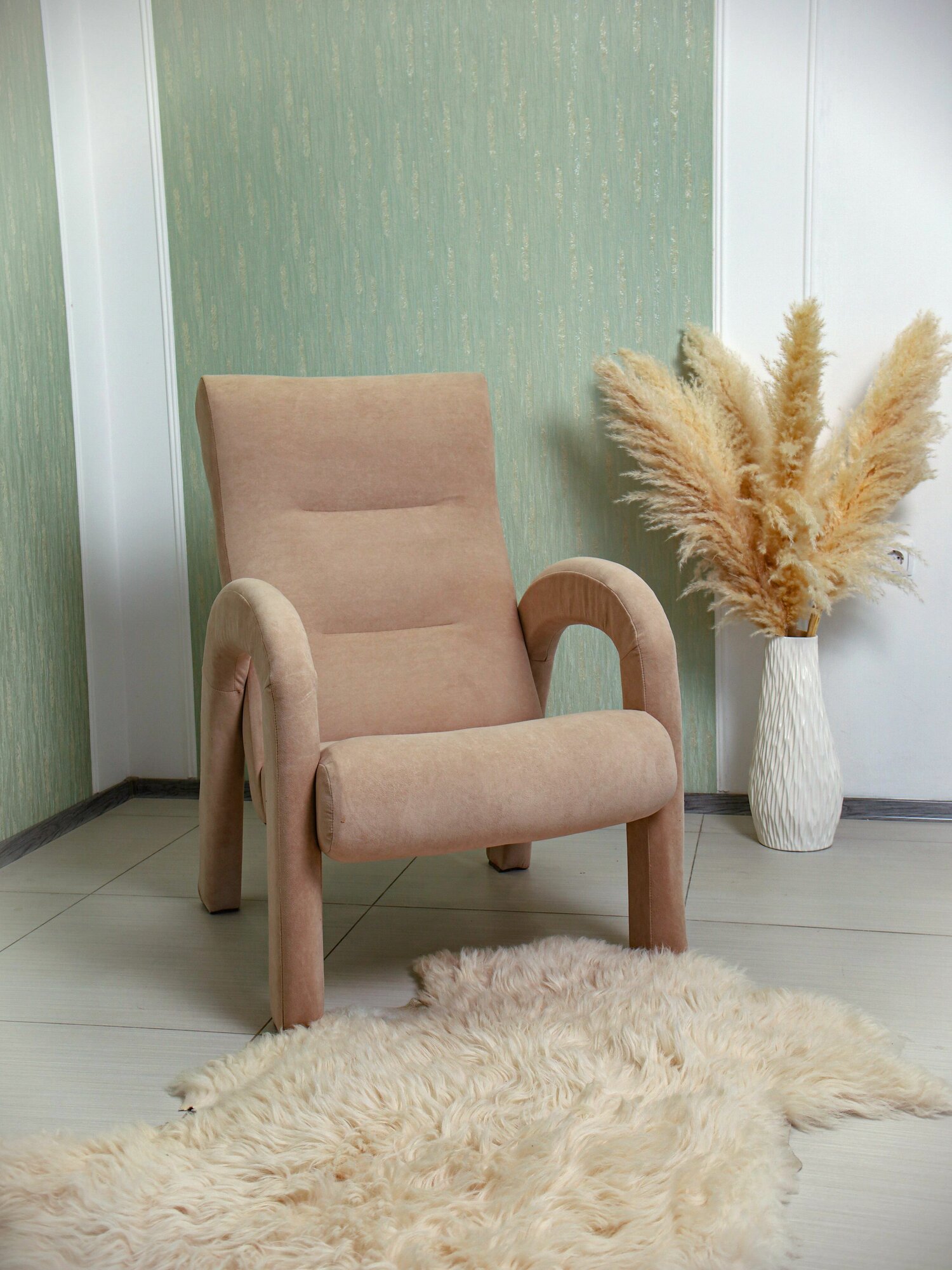 Кресло "Мелисса" Цвет: бежевый, обивка из бархатного велюра, сосна