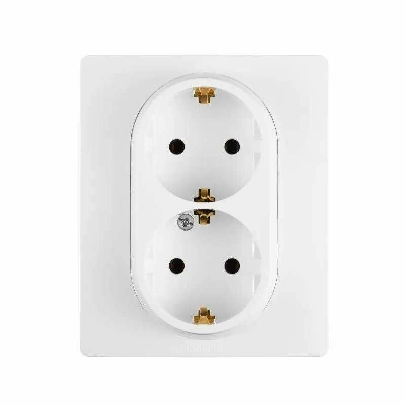 Розетка двойная с заземлением Legrand Etika без шторок, в сборе, 16А, 250В, винтовые зажимы, белый 672272