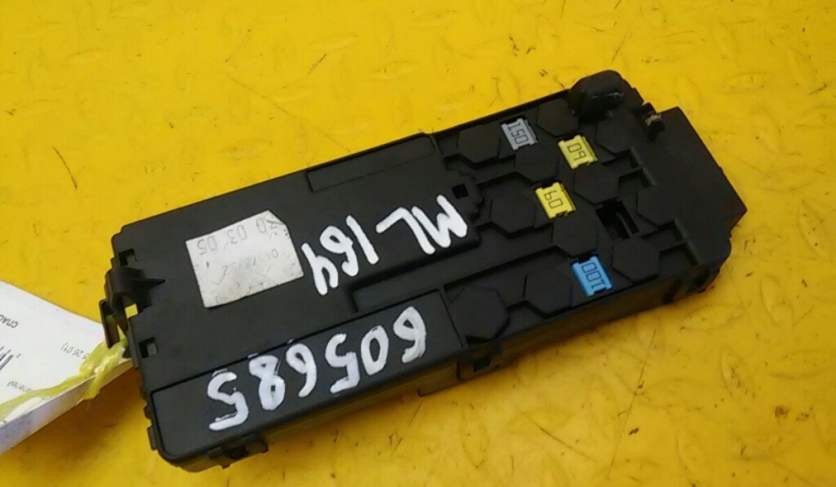 Блок предохранителей W164 M-klasse (ML) Mercedes-Benz A2115452601