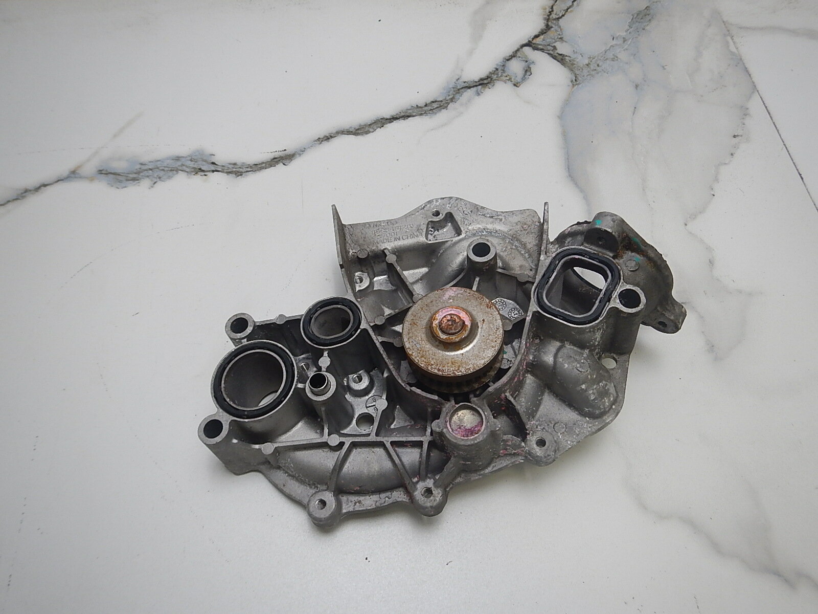 Б/У Насос водяной (помпа), Geely (Джили)-COOLRAY (20-) GEELY COOLRAY (20-) Без видимых повреждений. 597536 GEELY арт. 88...