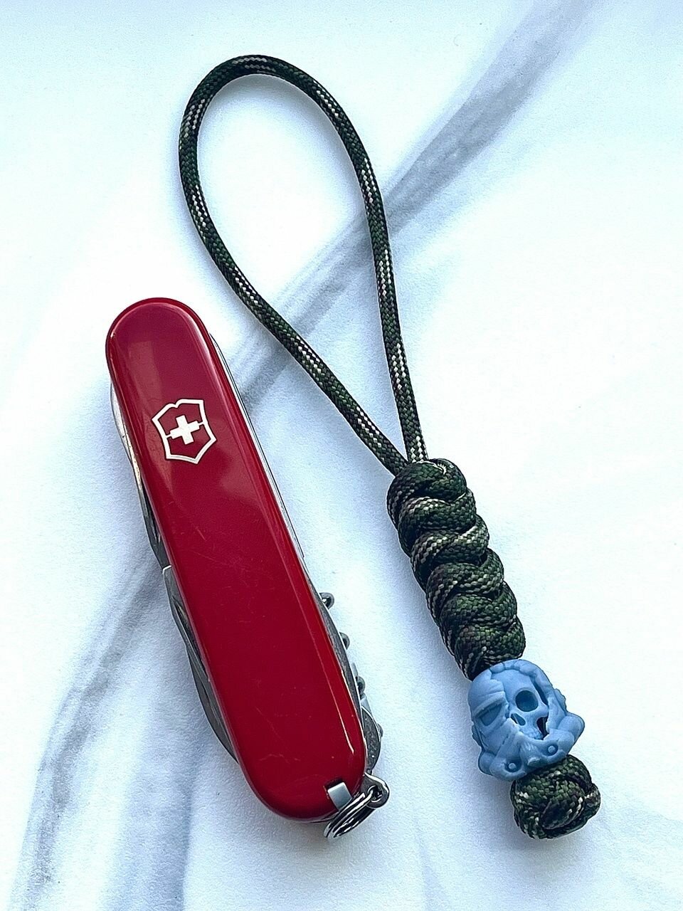 Темляк брелок для ножа из паракорда с пластиковой бусиной "Пехотинец империи"