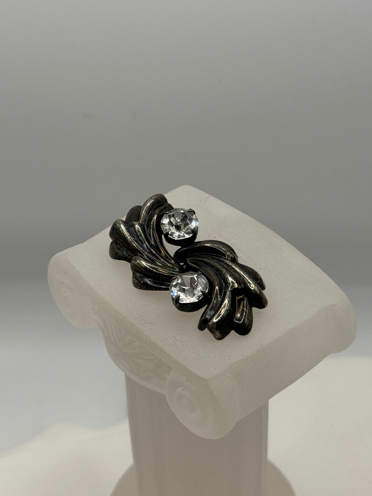 Винтажная мельхиоровая брошь