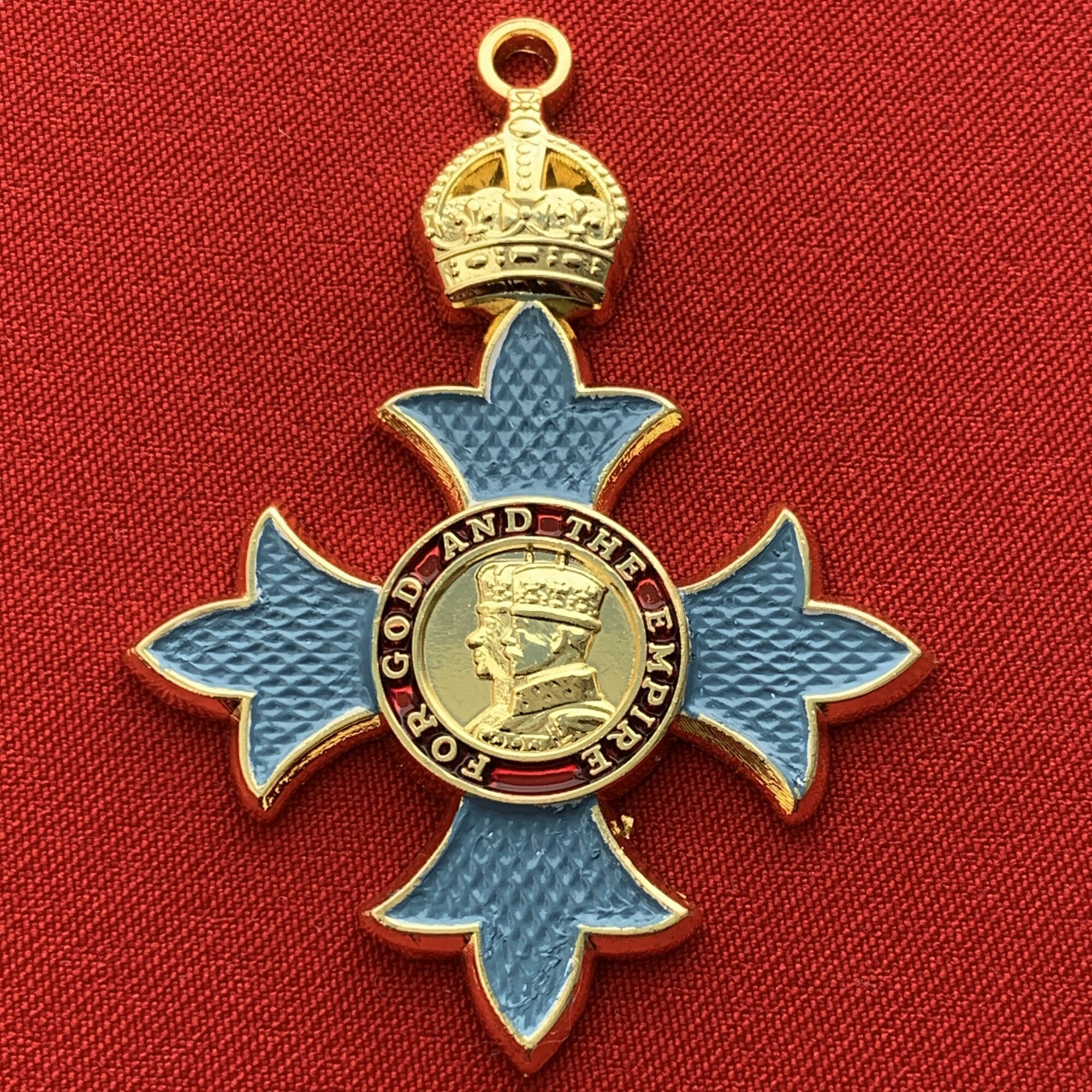 Знак ордена Британской Империи, муляж иностранной награды. Размер 57х42 мм.