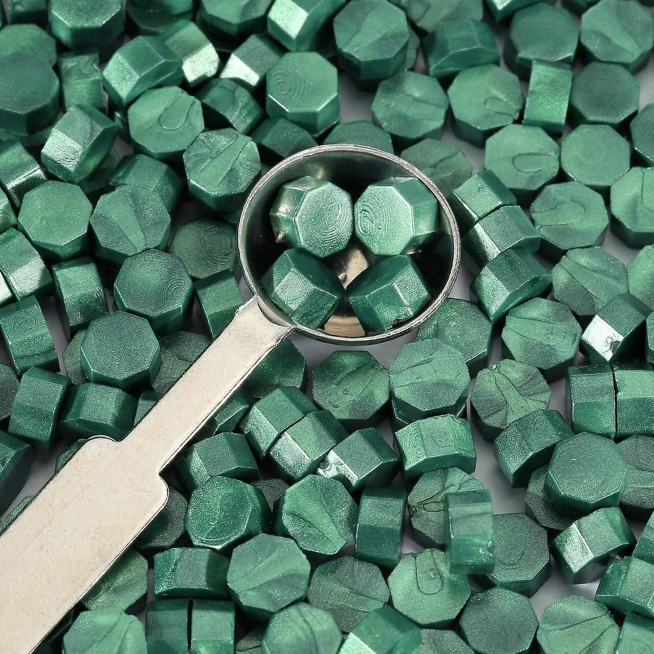 Сургуч для печати в гранулах 500гр (1600шт). Воск темно изумрудный цветной для творчества.