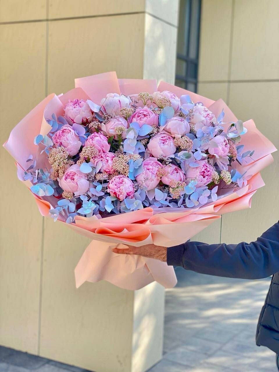 Букет wowflo "Ароматное Лето", сборный, пион/озотамнус/эвкалипт, 50см