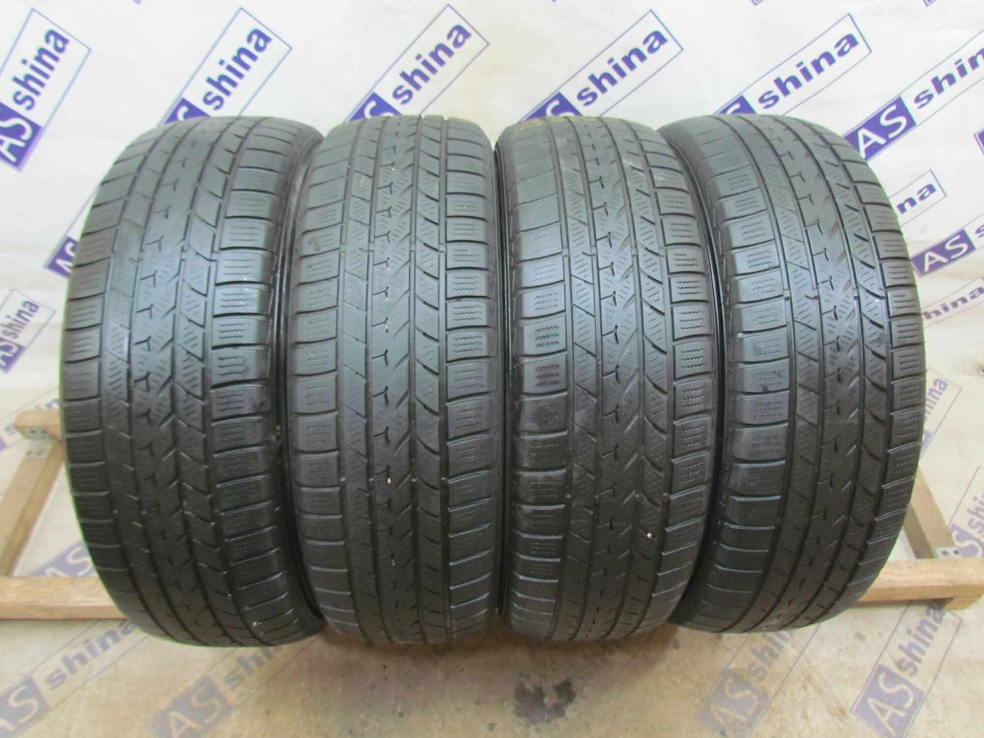 Комплект (4 шт) Falken Eurowinter HS-439 215 65 R17 зимние БУ шины более 35% износ , артикул 0027027