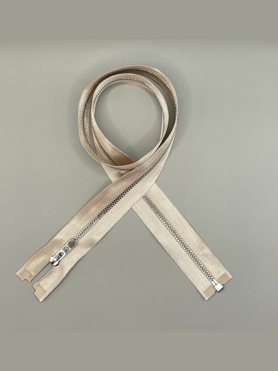Молния металл,60см, на атласной тесьме, тип 4, пудровый, зубья серебро. Италия.1шт.