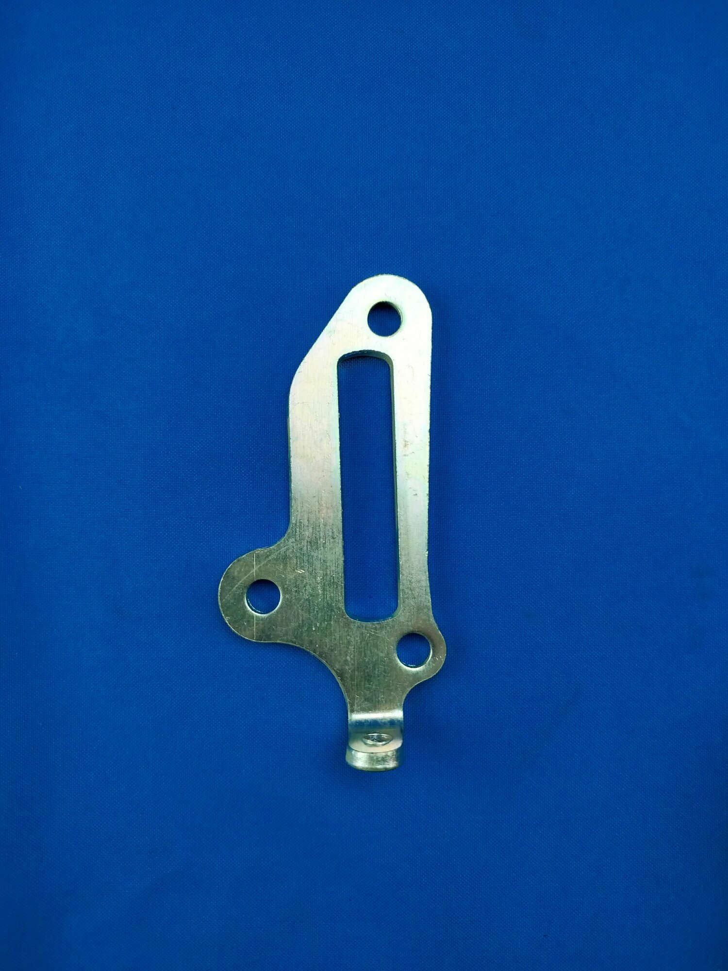 Кронштейн натяжного ролика "ЗМЗ" для а/м ГАЗ, УАЗ дв.406, 514 (голый)