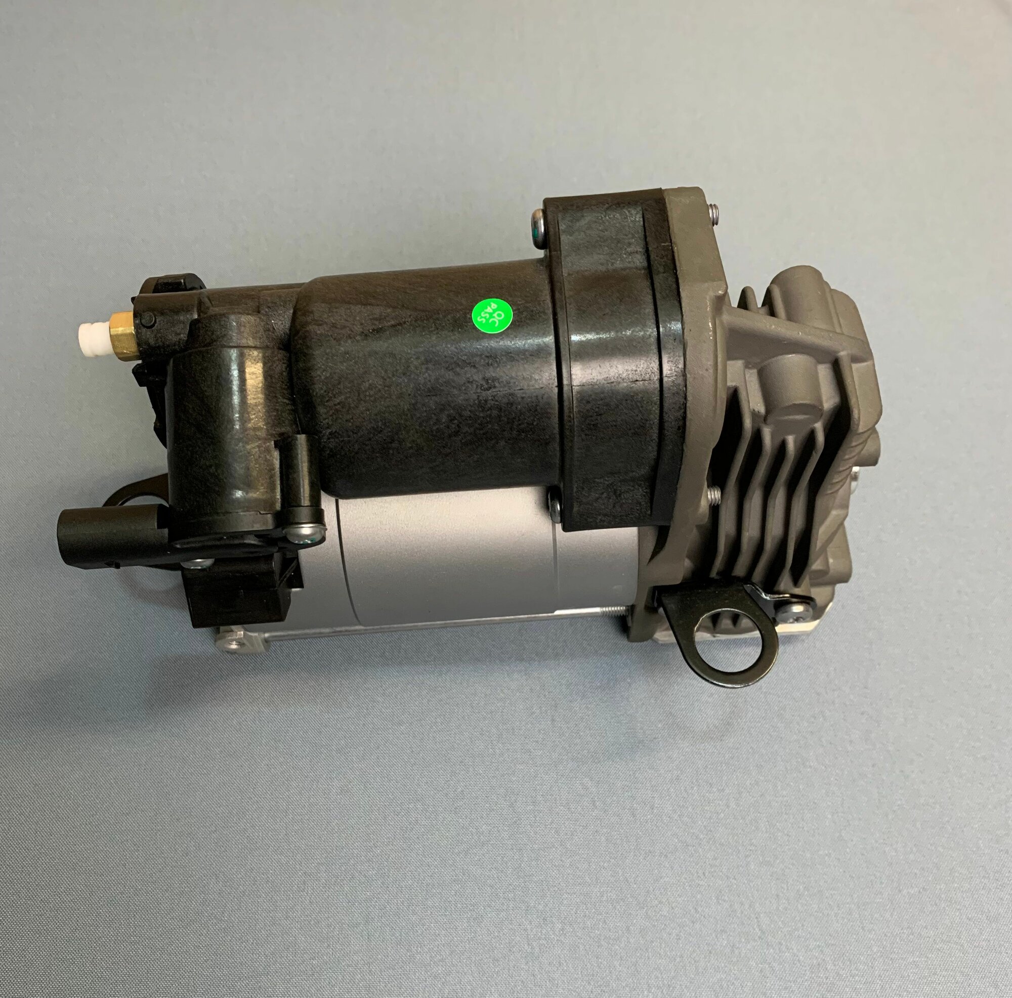 Компрессор пневмоподвески Mercedes W166 ML GL A1663200104