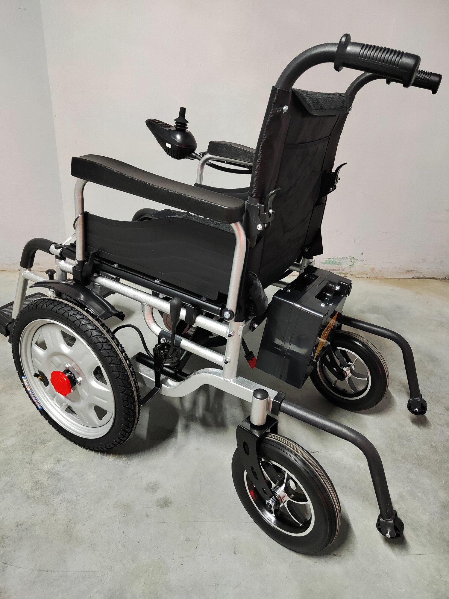 Электрическая инвалидная коляска переднеприводная GFD80